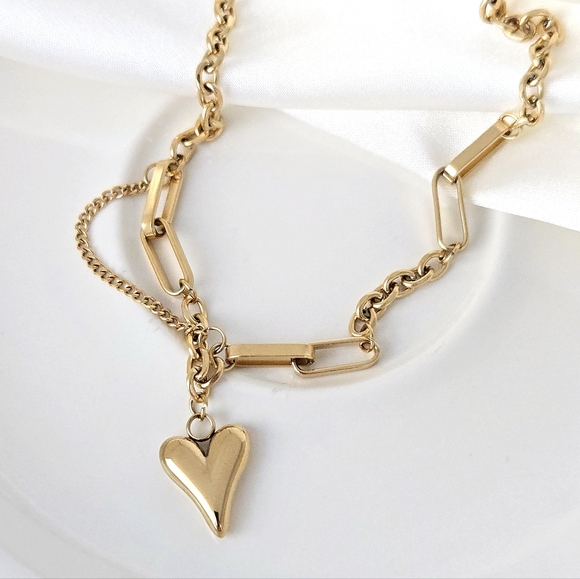 Dani•Thegirl | Jewelry | New 8k Gold Asymmetrical Heart Link Chain ...